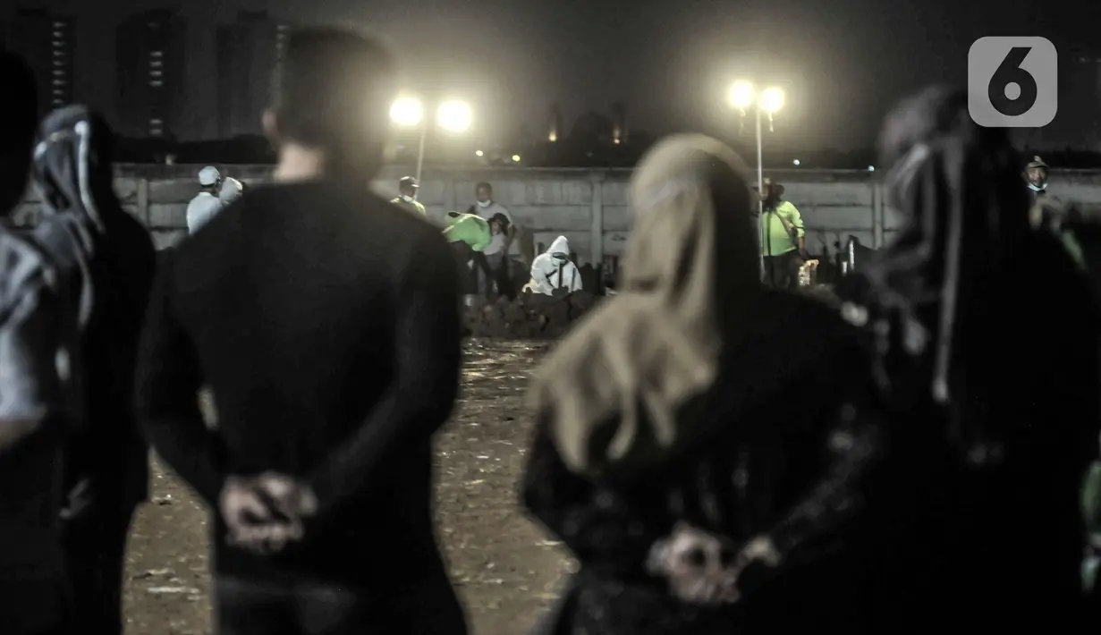 FOTO: Pemakaman Pasien Covid-19 di TPU Rorotan Meningkat - Foto ...