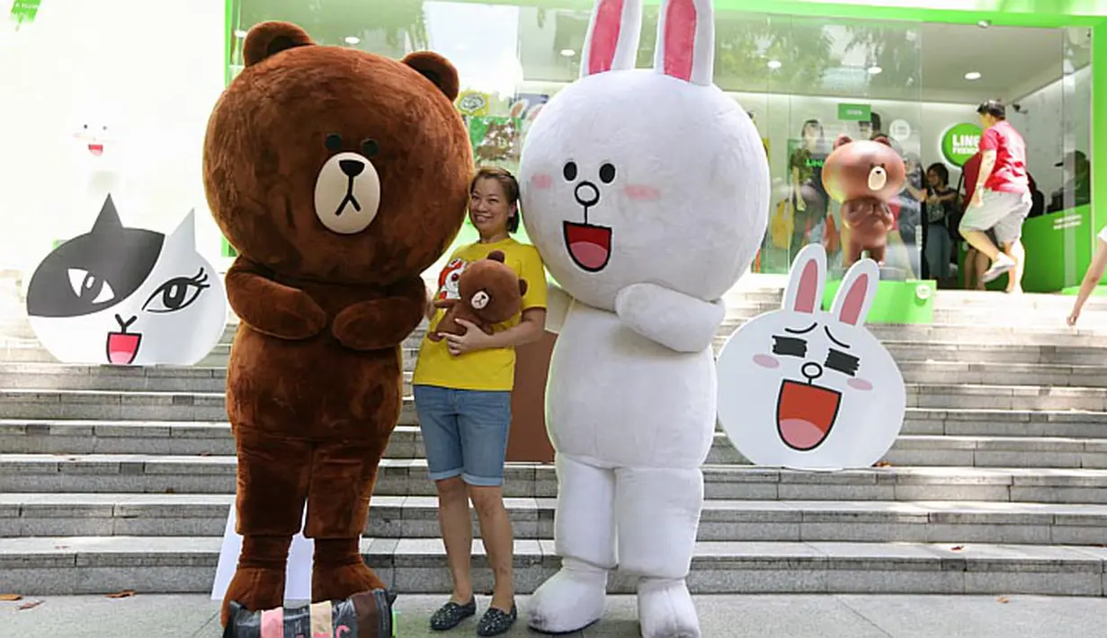 Foto Detik-Detik Melamar Pakai Kostum Beruang Brown - Photo Fimela.com