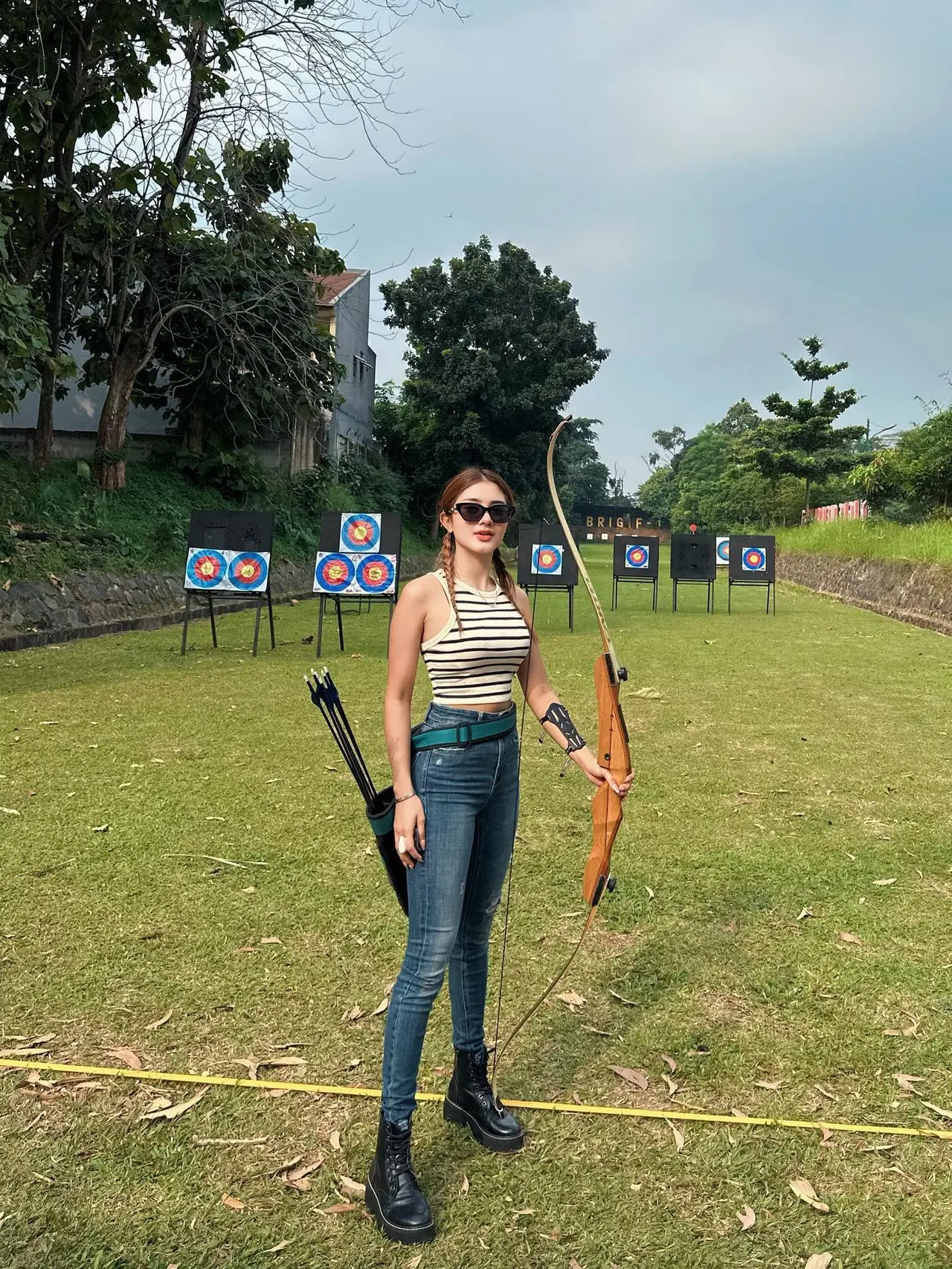 Tampil Keren, Ini 7 Potret Ghea Youbi Latihan Panahan yang Tuai Banyak ...