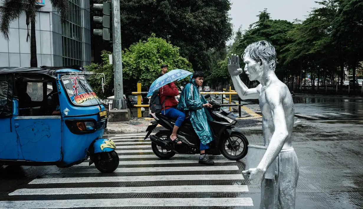 Fenomena Manusia Silver, Realitas Pahit di Tengah Megahnya Kota Jakarta