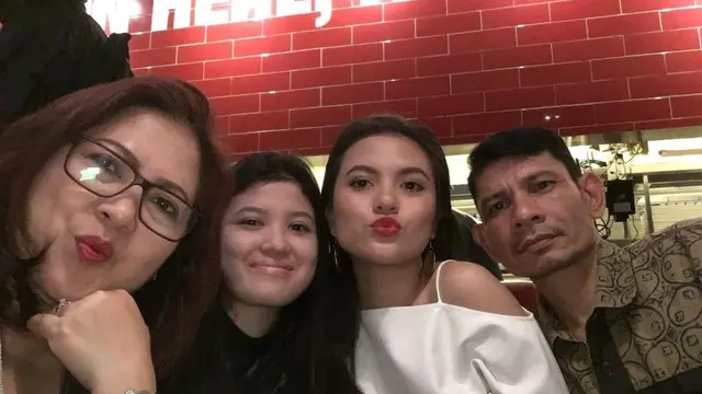 Sang Ayah Meninggal Dunia, Ini 6 Potret Kenangan Marsha Aruan dan ...
