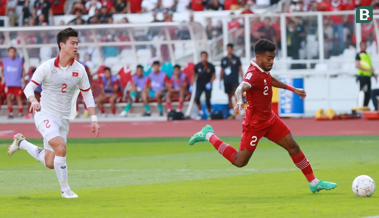Foto: Melihat Lincahnya Yakob Sayuri saat Timnas Indonesia Vs Vietnam ...