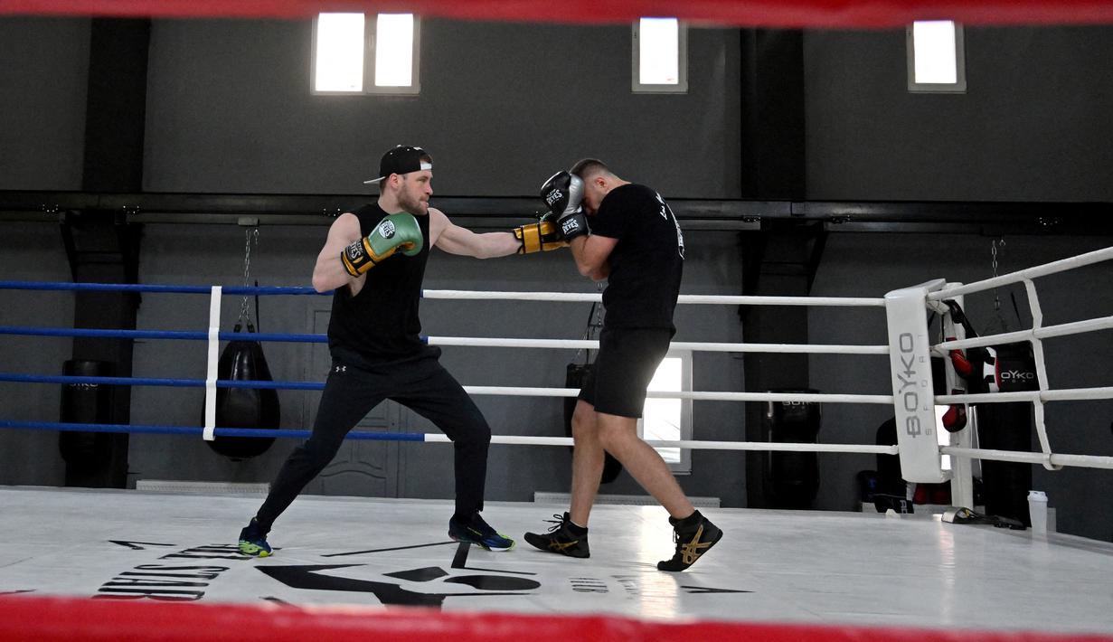 FOTO: Sasana Tinju Tawarkan Kesempatan Meredakan Stres di Tengah Perang ...