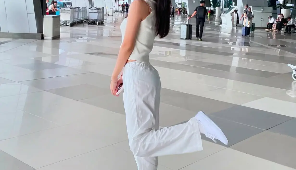 Potret Kedekatan Sydney Azkassyah dan Eddie Meijer, Cut Tari dan Maudy Didoakan Besanan - Foto ...