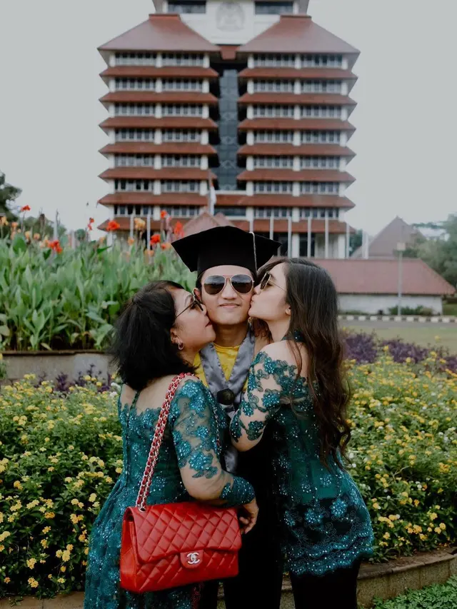 Sering Dikira Pacar, Ini 6 Potret Kompak Febby Rastanty dan Sang Adik - Hot Liputan6.com