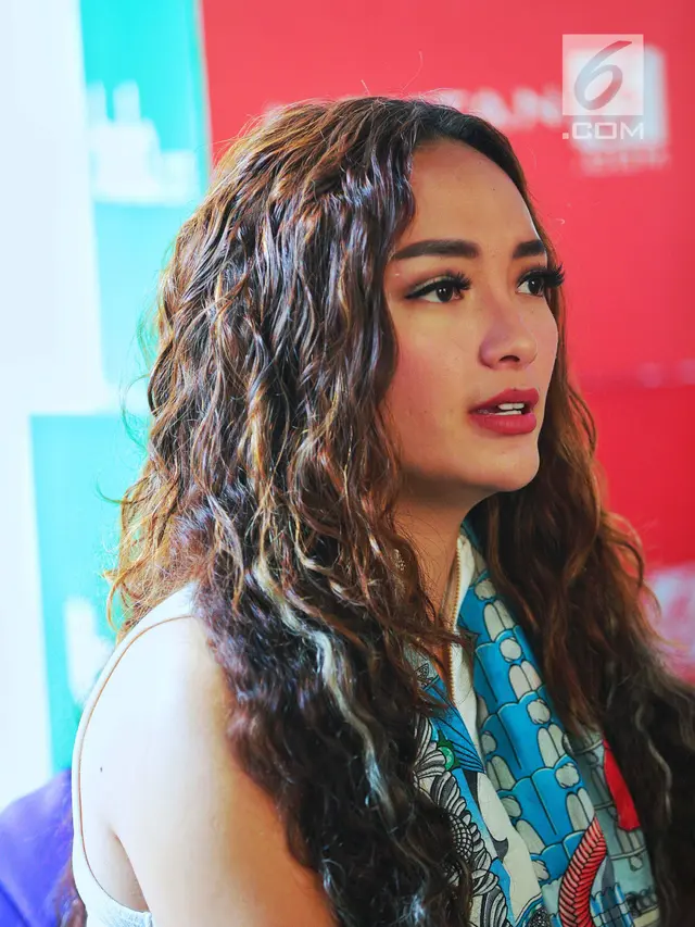 Zaskia Gotik Pingsan Saat Promosi Film di Karawang, Ada Apa? - ShowBiz ...