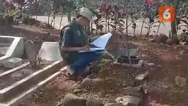 Petugas Pantarlih di Sukabumi Blusukan hingga Kuburan - Regional Liputan6.com