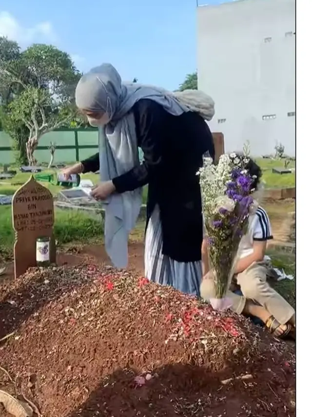 6 Potret Kenangan Istri Babe Cabita Temani Suami Sakit, Tegar Lebaran ...