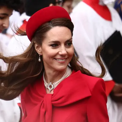 Gaun Bergaya Modest Paling Cantik Kate Middleton jadi Tamu Royal ...