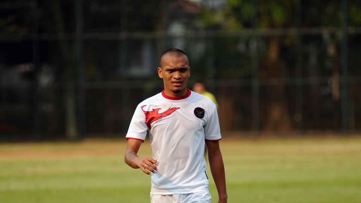 Ferdinand Sinaga Vs Vladimir Vujovic: Siapa Jadi Penentu? - Bola ...