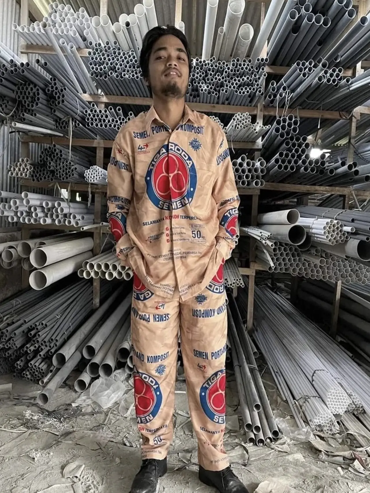 6 Outfit Kuli Proyek Ini Imut dan Kekinian Ini Bikin Ngakak - Hot ...