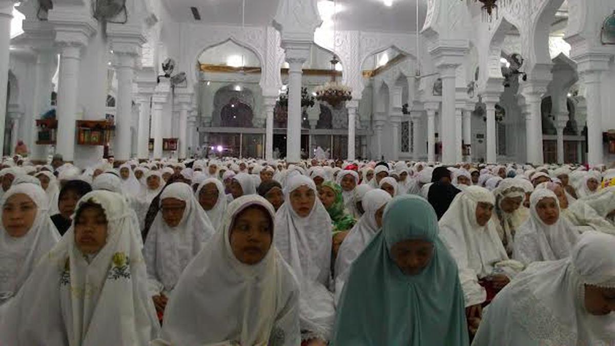 Ribuan Warga Aceh Hadiri Zikir Akbar untuk Korban Tsunami Aceh - News ...