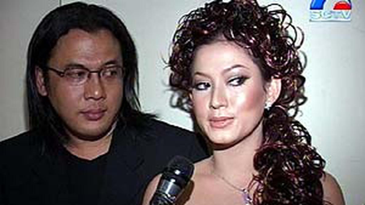 Lyra Virna dan Razak Satari Pacaran - ShowBiz Liputan6.com