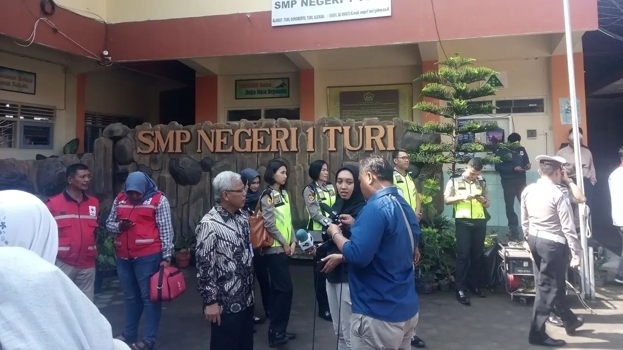 Bangkit dari Tragedi, SMPN 1 Turi Deklarasi Ayo Move On - Regional ...