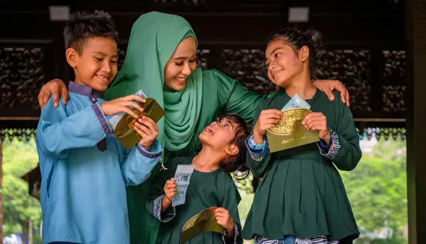 Mengenal Rambu Solo, Tradisi Pemakaman Adat Sakral di Toraja - Regional ...