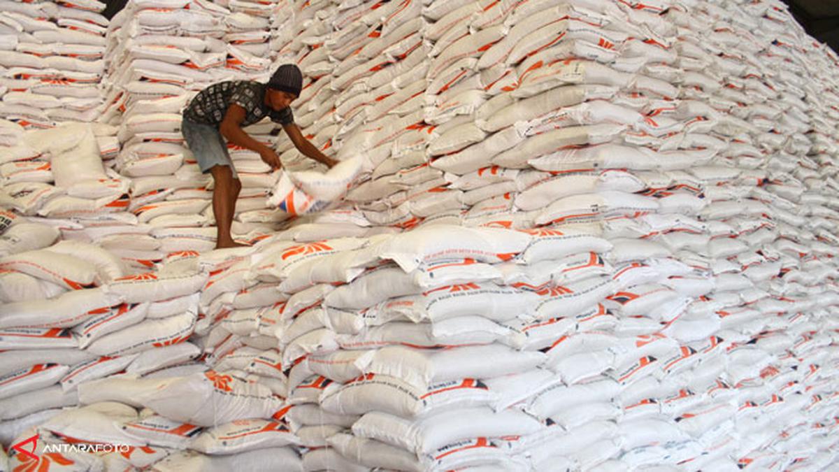 Bulog Target Kucurkan Beras Raskin 45 Kg per Bulan di 2018 - Bisnis ...