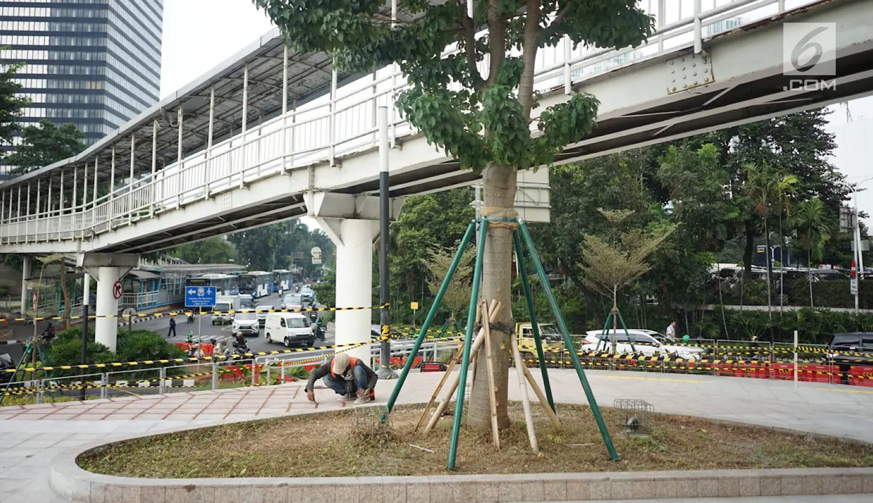 FOTO: Begini Cantiknya Wujud Taman Dukuh Atas - Foto Liputan6.com
