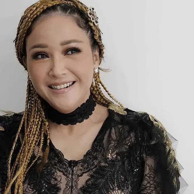 Tampil Beda, Ini 6 Potret Maia Estianty dengan Gaya Rambut Cornrow ...