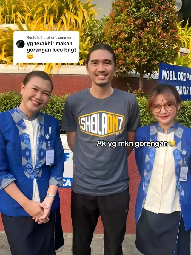 7 Potret Duta Sheila On 7 ke Bank Pakai Sandal Jepit Diajak Foto, Gesturnya Dipuji - Hot ...