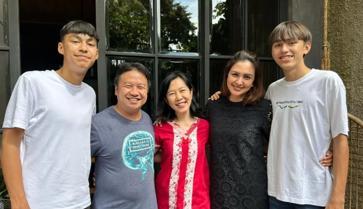 Potret Ulang Tahun Donna Agnesia ke-44 Tahun, Dirayakan Bareng Orang ...