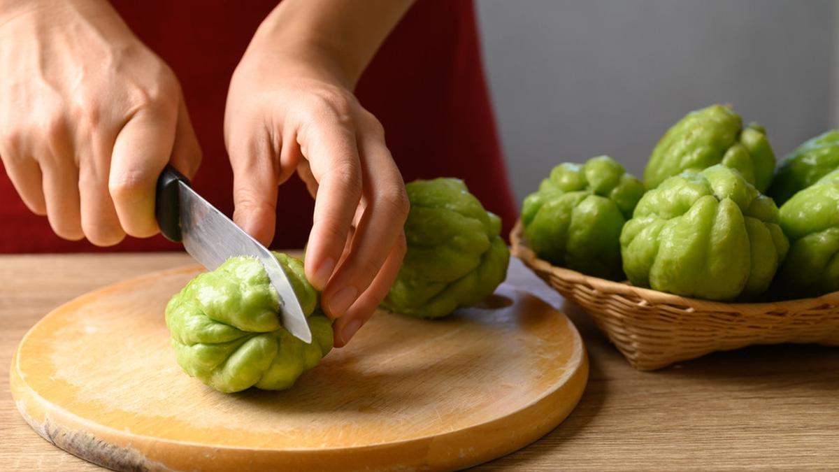 Tips Mengupas Labu Siam agar Getah Tidak Lengket di Tangan