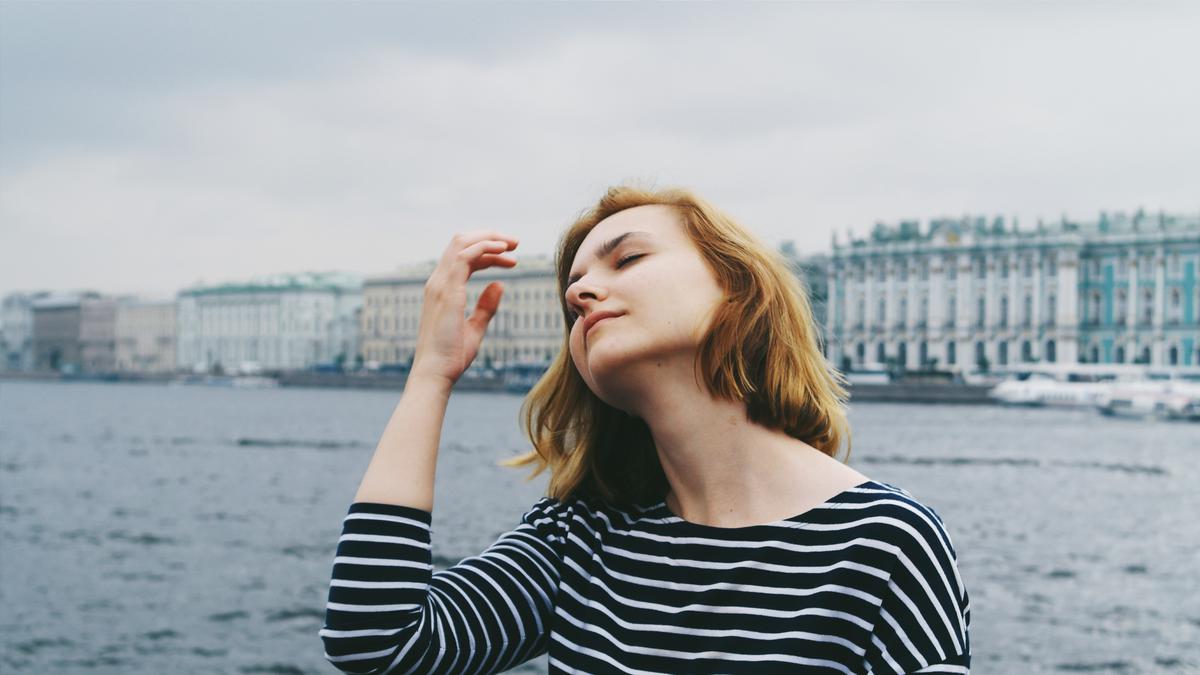 9 Gaya Rambut Pendek Untuk Perempuan, Bikin Penampilanmu Berbeda di ...