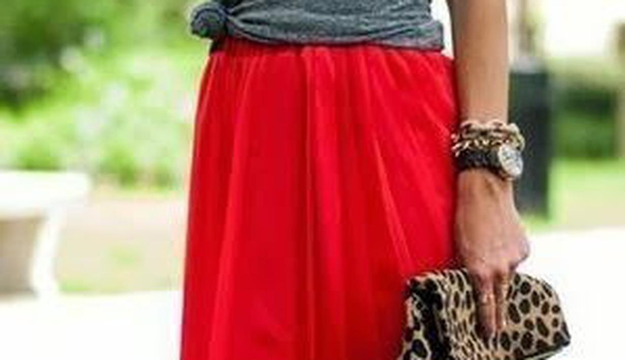 12 Gaya Fashion Modern dengan Sentuhan Warna Merah - Photo Fimela.com
