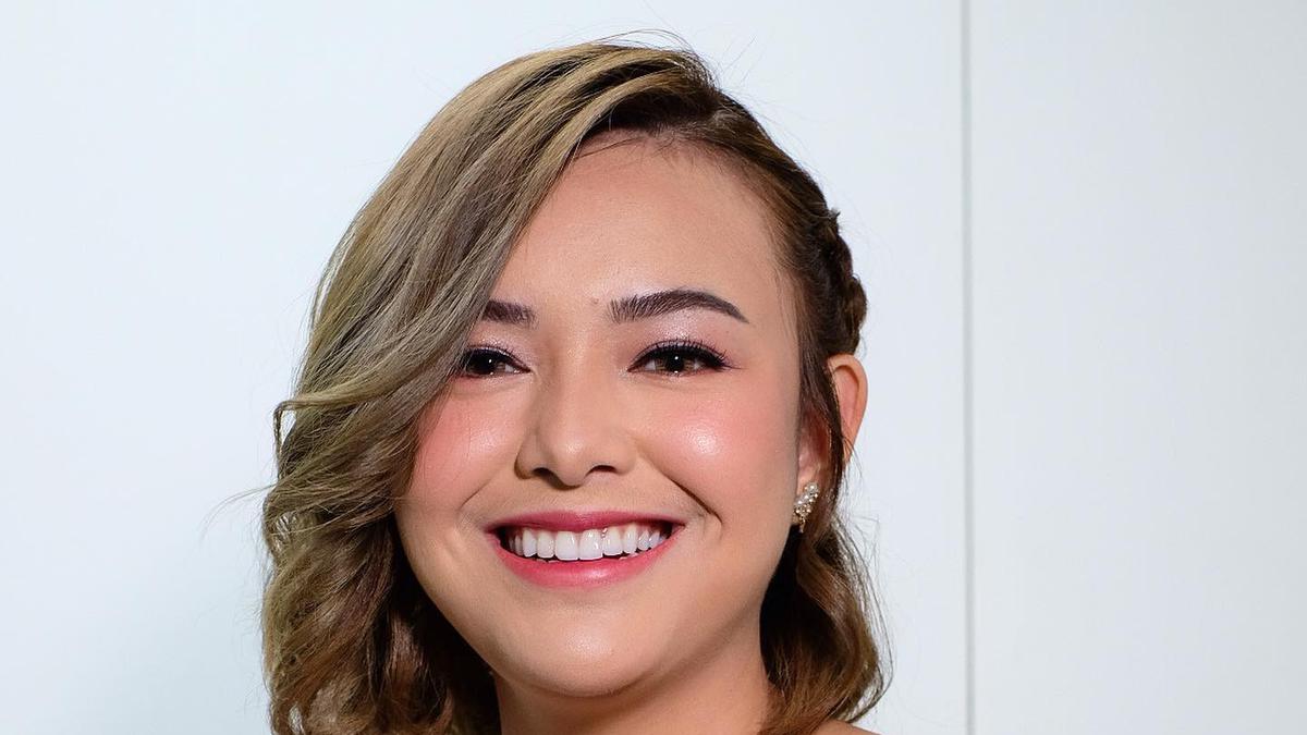 Gaun Juara Amanda Manopo dengan Aksen Seperti Tersilet di Silet Awards ...