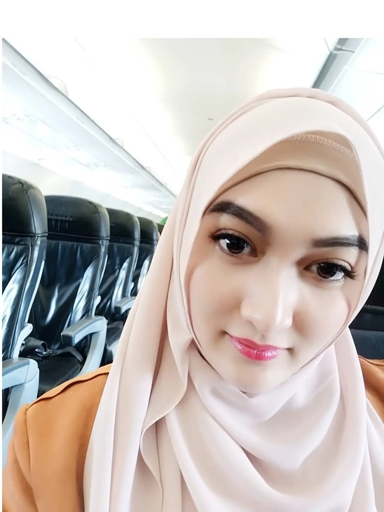 6 Transformasi Indriani Hadi Mantan Istri Sahrul Gunawan, Cantiknya Awet - Hot Liputan6.com