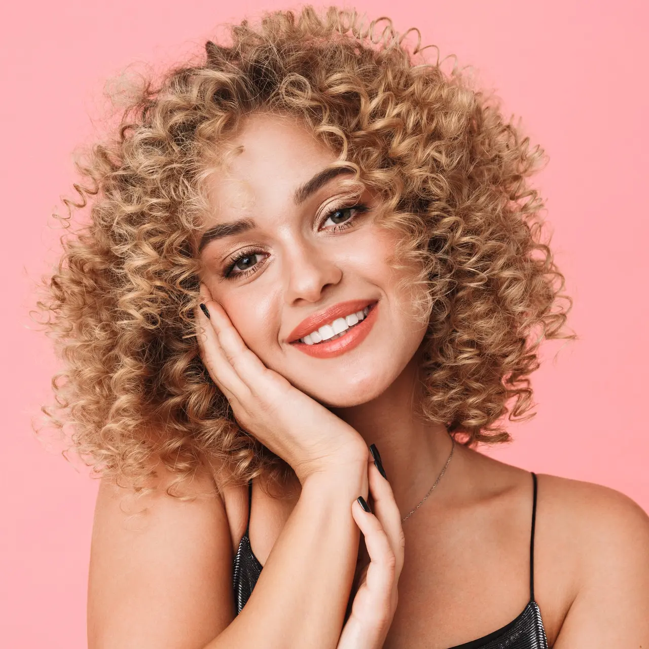 10 Perawatan Rambut Keriting Mengembang Biar Tetap Sehat dan Indah ...