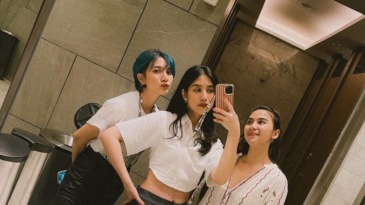 Bak Saudara Kandung, Intip 6 Potret Persahabatan Sheila Dara, Fita ...