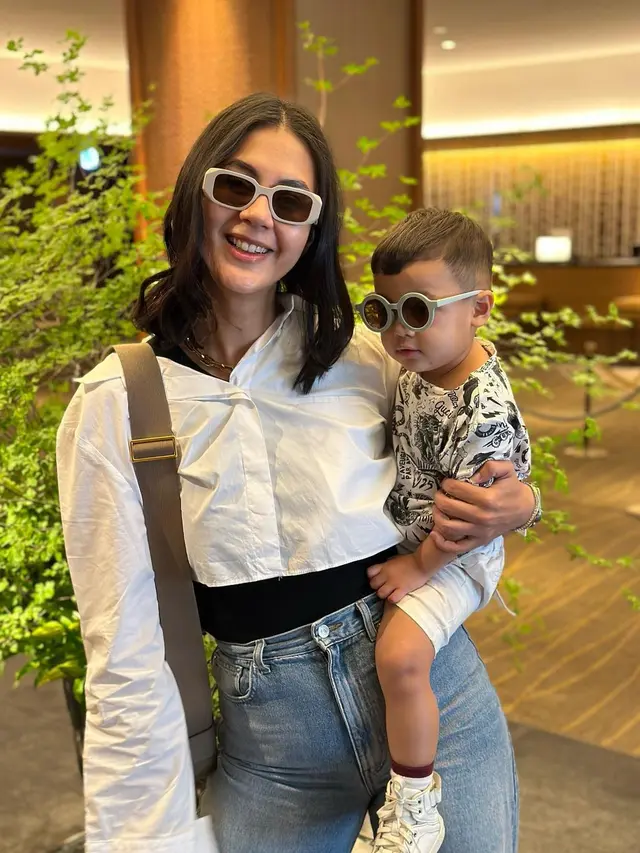 7 Potret Baim Wong Ajak Keluarga Liburan di Jepang, Jadi Ayah Siaga - Hot Liputan6.com