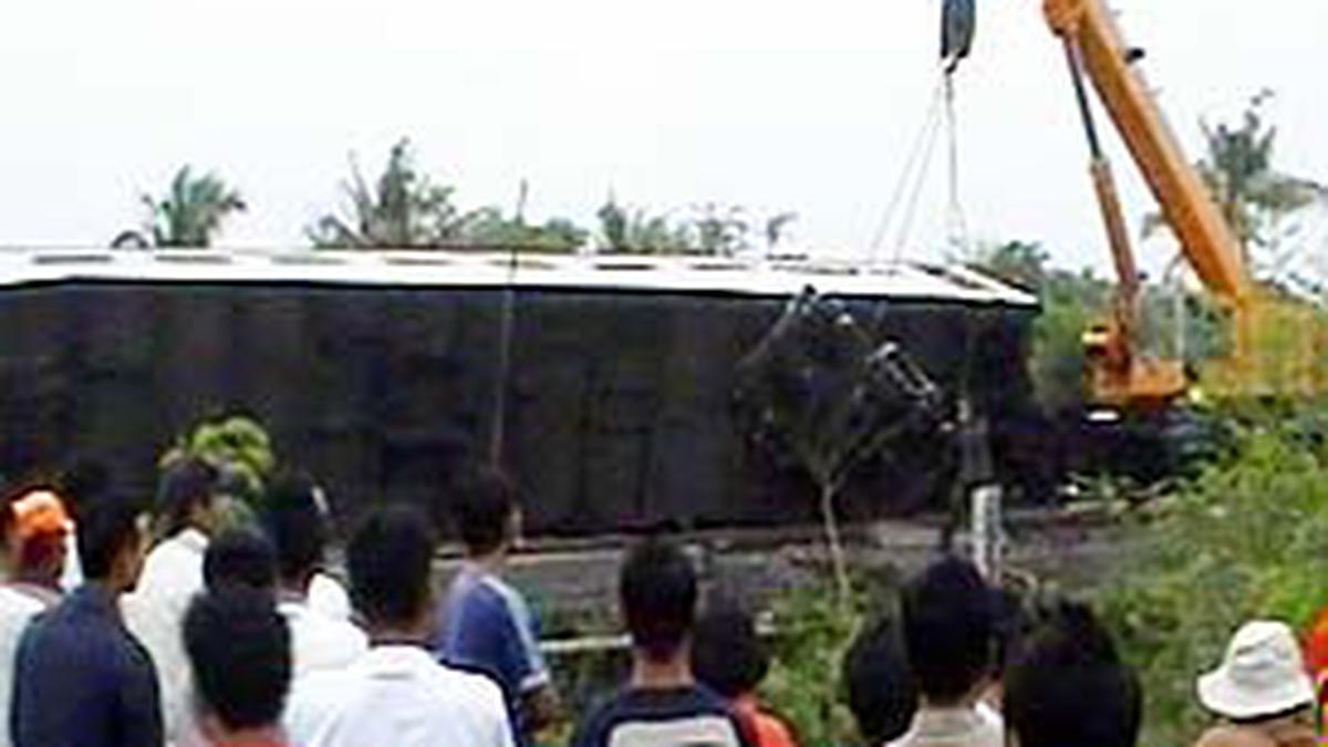 KA Bengawan Anjlok Akibat AS Tap Patah