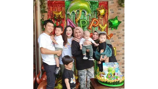 6 Momen Perayaan Ulang Tahun dan Aqiqah Anak Vicky Shu, Pakai Kostum Lucu - Hot Liputan6.com