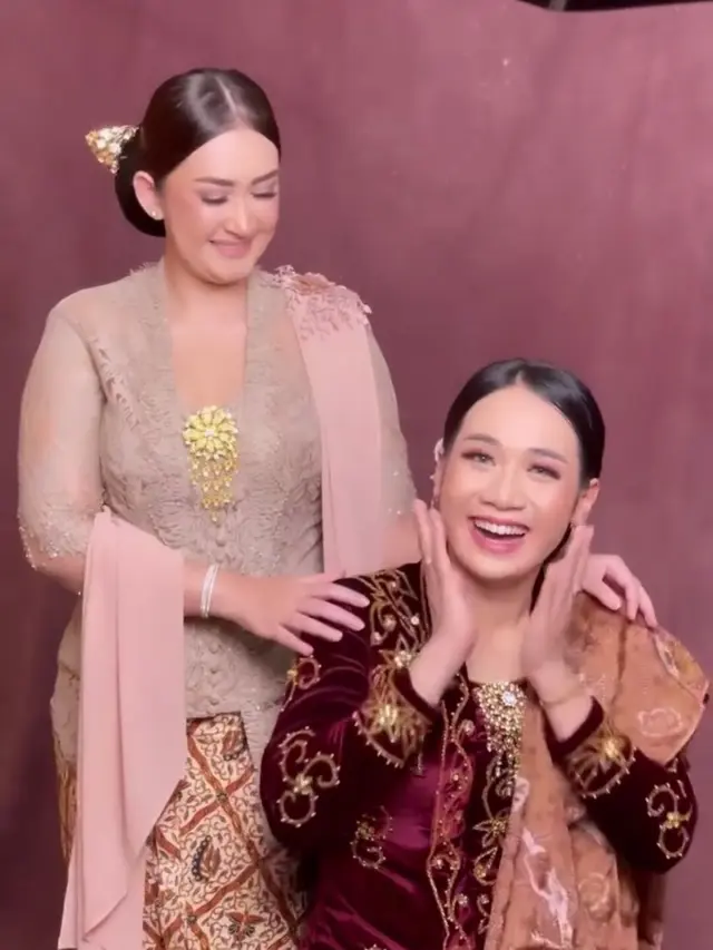 7 Pemotretan Nafa Urbach Bareng Puput Nastiti dengan Kebaya Ini Menawan - Hot Liputan6.com