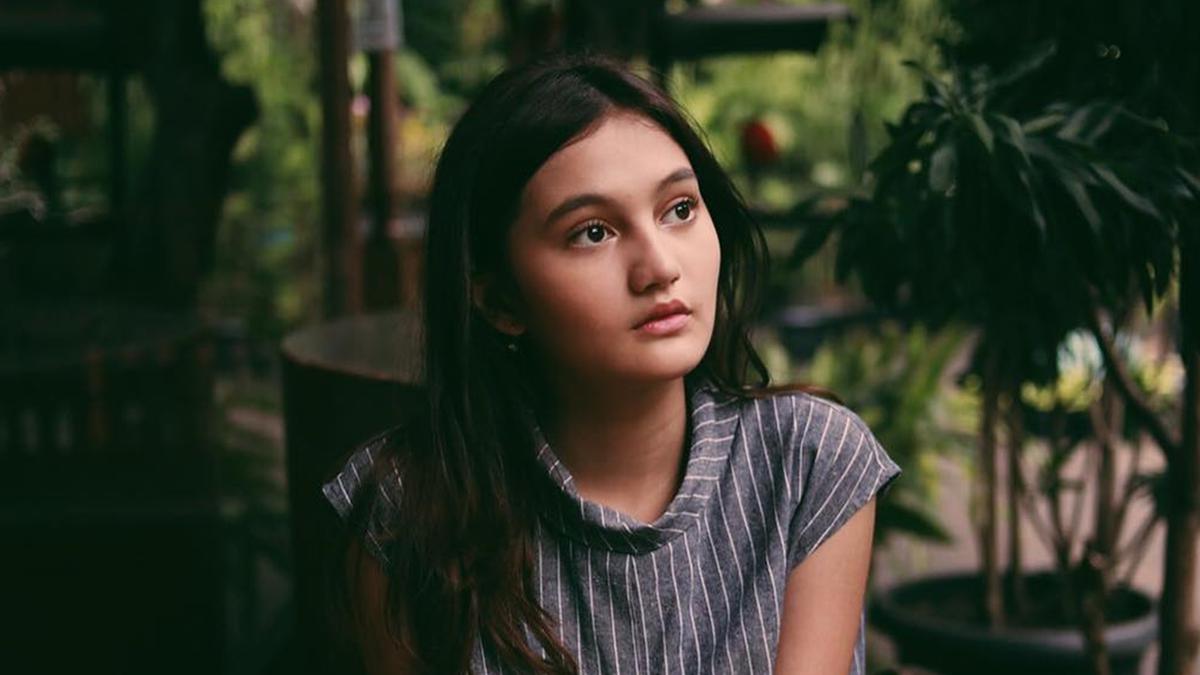 FOTO: Gaya Candid Laura Abbas Jackson, Curi Perhatian