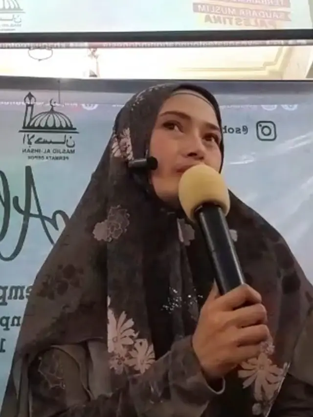 Cantik Berbalut Hijab Syar'i, Intip 7 Potret Mega Putri Aulia yang ...