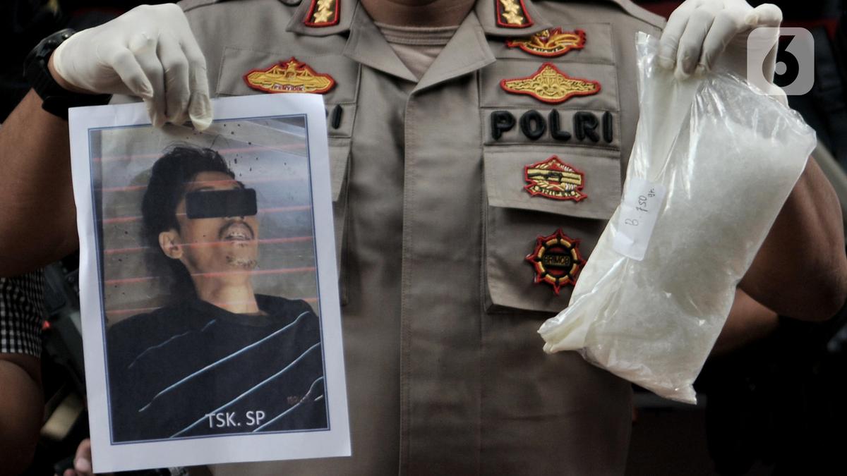 FOTO: Tangkap 2 Pengedar Narkoba, Polisi Amankan 2 Kg Sabu - Foto Liputan6.com