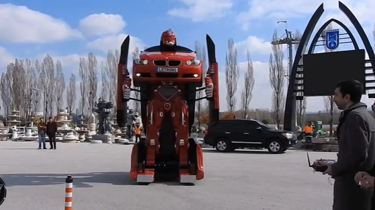 Video Mobil Bisa Berubah Jadi Robot - Otomotif Liputan6.com