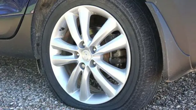 Cara Tepat Menangani Ban Mobil yang Tertusuk Paku - Otomotif Liputan6.com