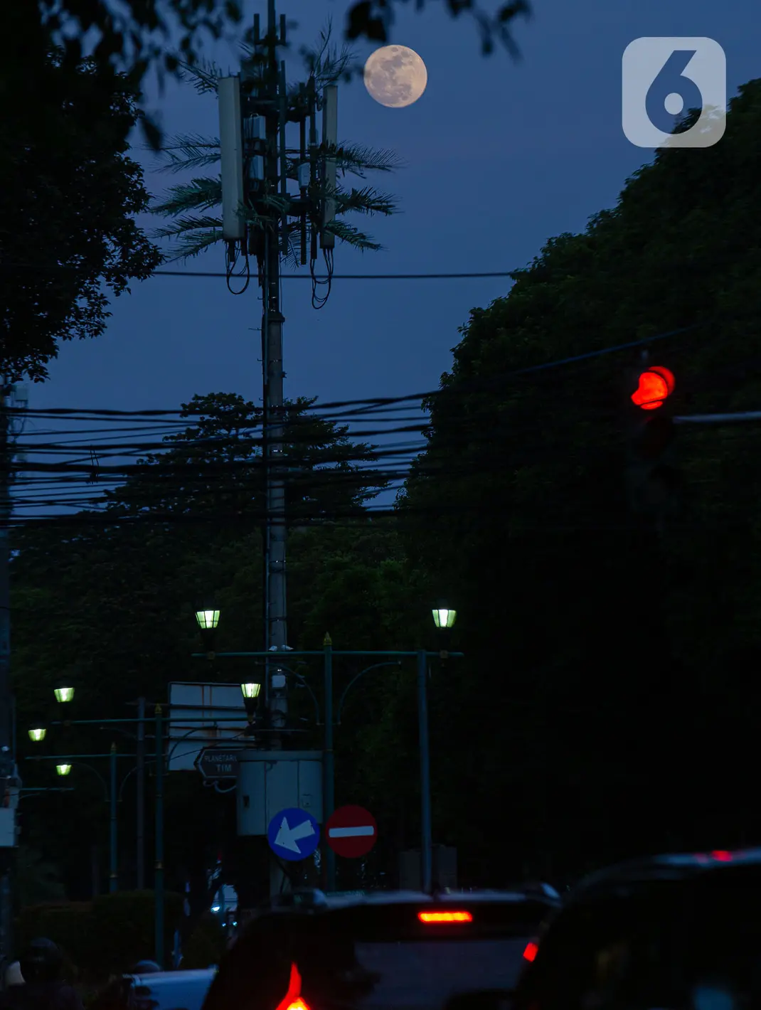 Melihat Fenomena Blue Moon di Langit Jakarta - Foto Liputan6.com