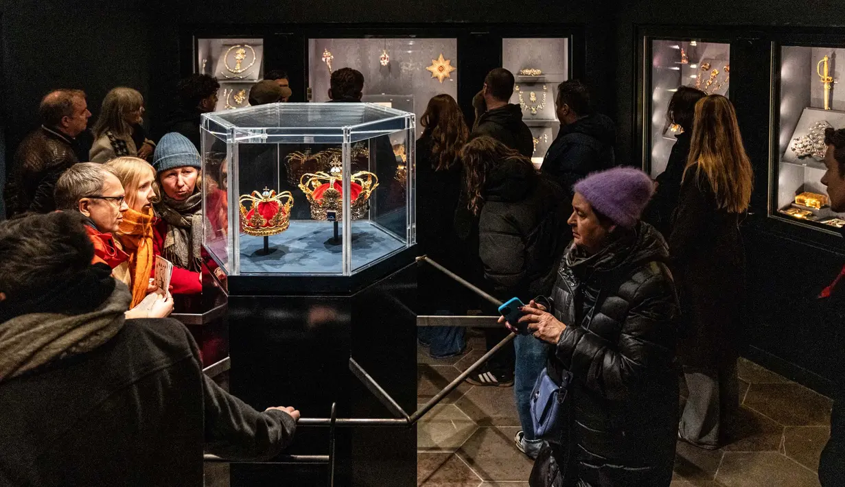 Melihat dari Dekat Permata dan Mahkota Kerajaan Denmark - Foto Liputan6.com