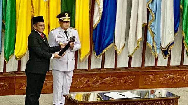 Adhy Karyono Resmi Jadi Penjabat Gubernur Jatim Gantikan Khofifah - Surabaya Liputan6.com