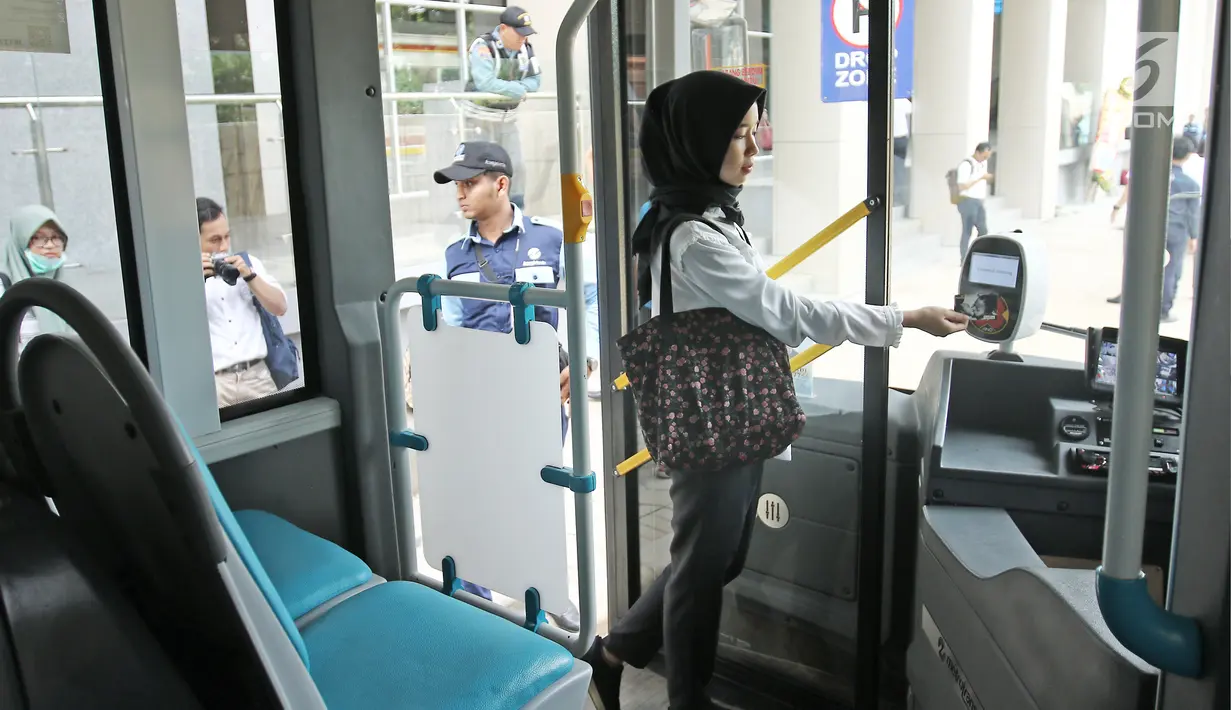 FOTO: Kini Bus Transjakarta Terintegrasi dengan Kereta Bandara - Foto ...