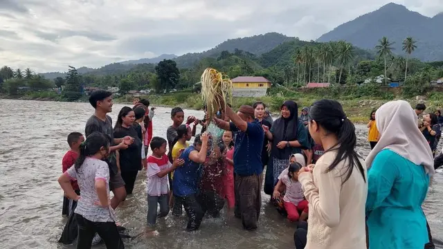Percikan Berkah dan Tolak Bala, Keyakinan Warga Gorontalo saat Mandi Safar