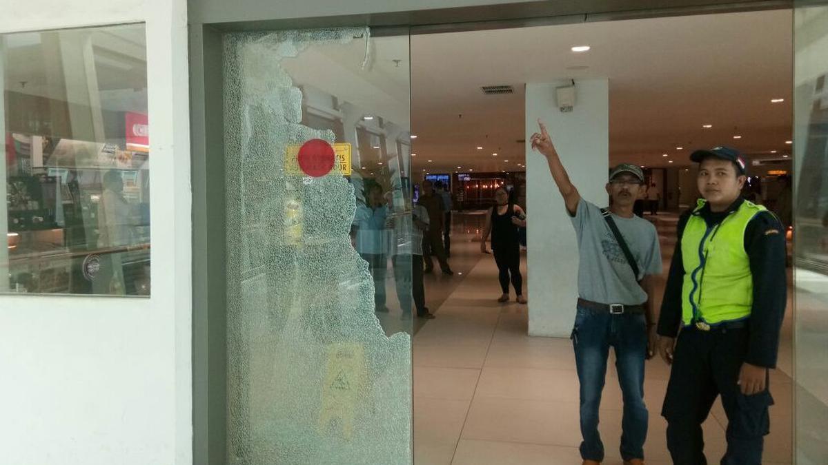 Gempa Banten, Pintu Kaca di Terminal 3 Bandara Soetta Pecah