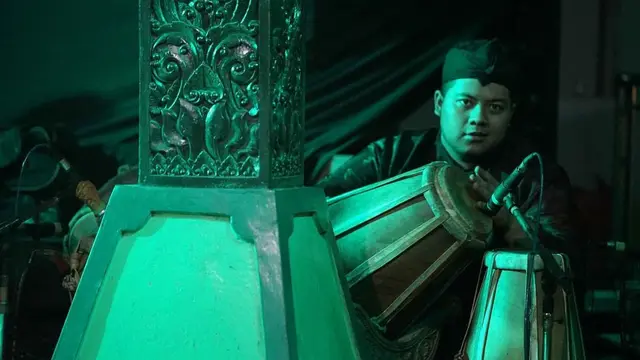 6 Potret Adam Gifari Putra Rhoma Irama yang Jarang Tersorot, Aktif di ...