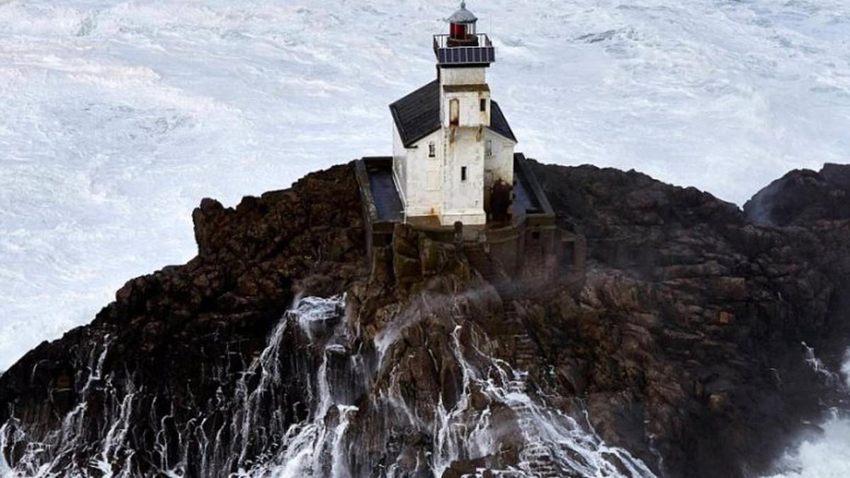 Pria Ini Jajal Keberanian di Mercusuar Paling Berhantu - Citizen6 ...