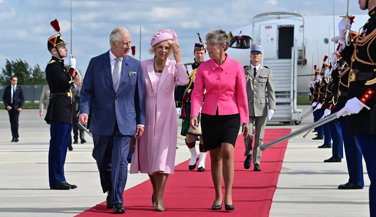 Tiba di Prancis, Raja Inggris Charles III dan Ratu Camilla Disambut PM ...