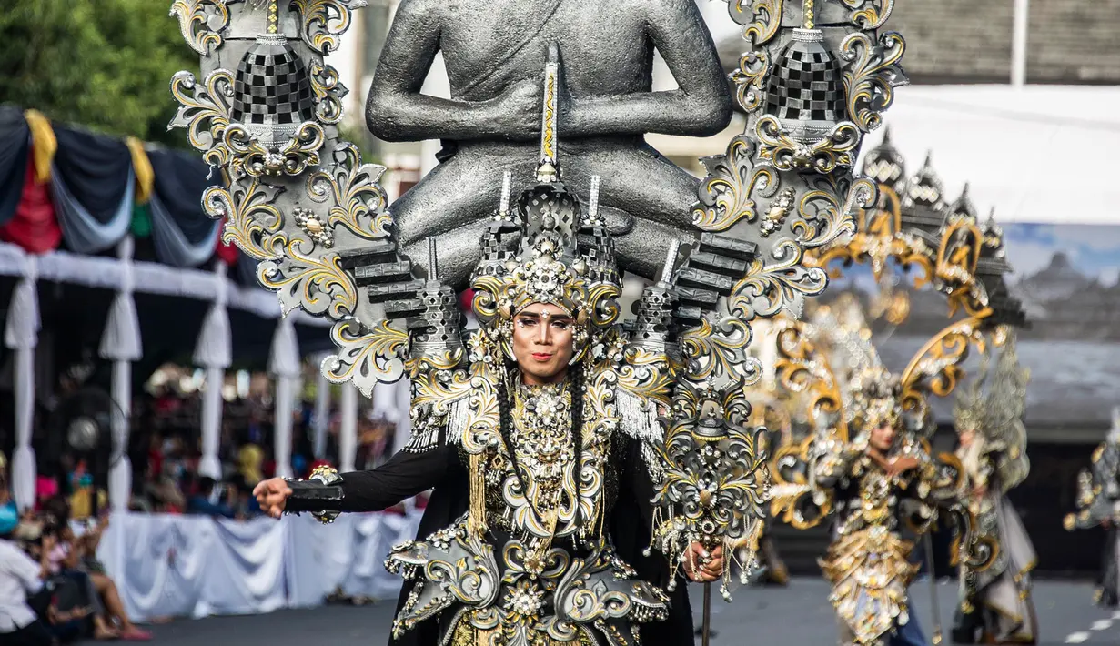 PHOTO: Deretan Kostum Unik Meriahkan Jember Fashion Carnaval 2017 ...